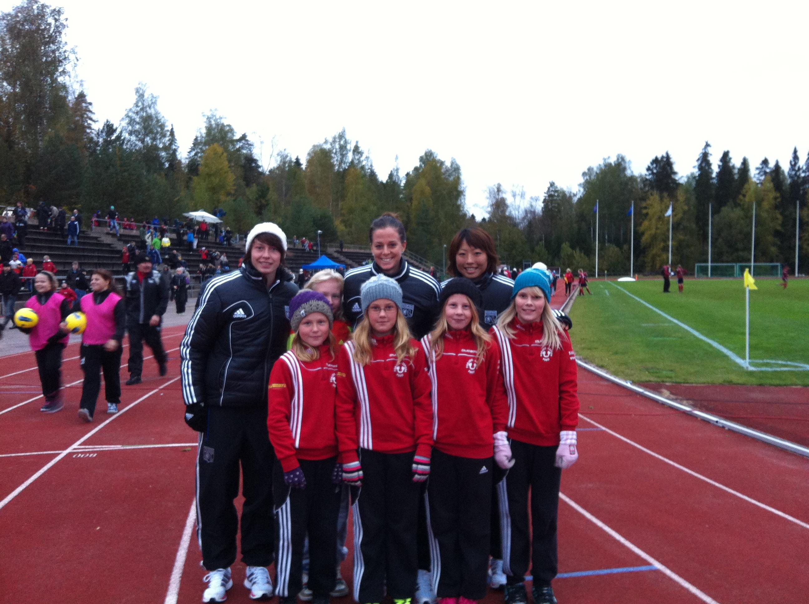 PEP:n tytöt tapasivat idolinsa. - Pohjois-Espoon Ponsi ry