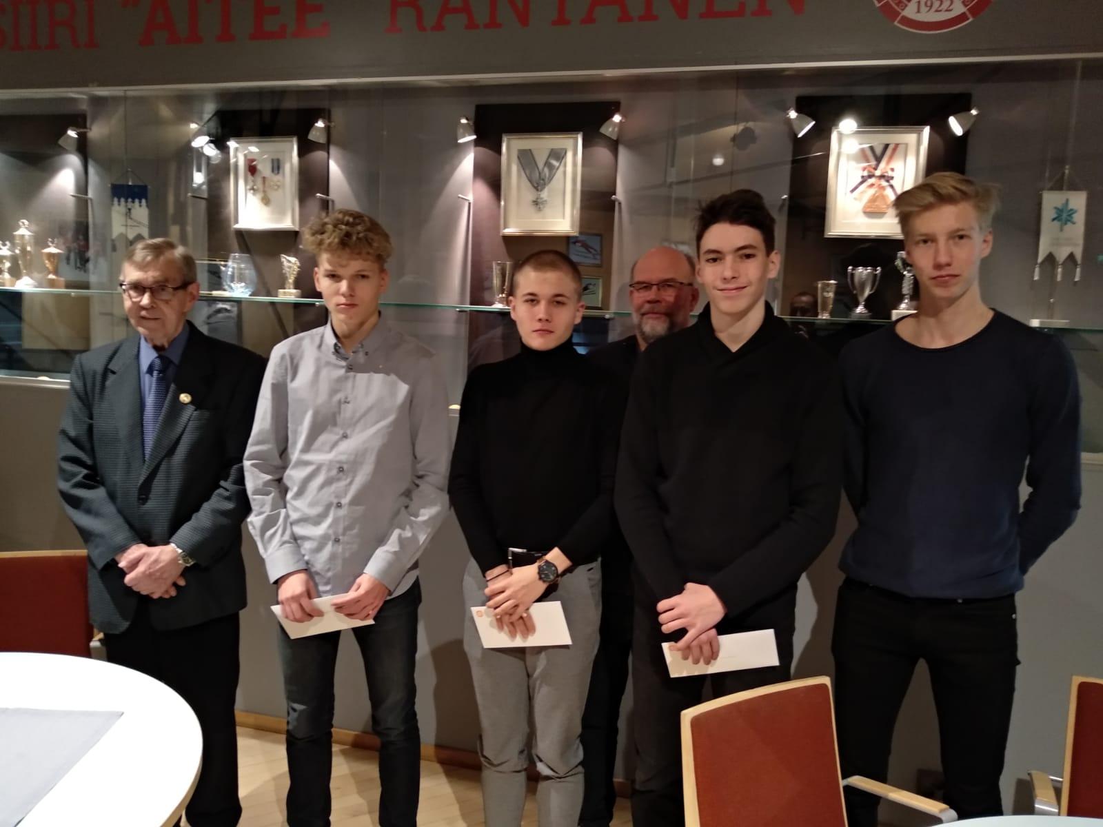 SVUL Lahden piirin tukiyhdistys jakoi apurahoja - Lahden Ahkera ry